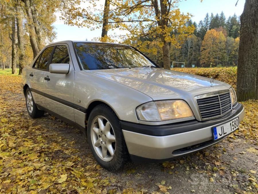 Mercedes-Benz C 200 1996 in Rezekne, with an engine capacity of 2.00 L and mileage of 370 thousand km for 2500 €, photo 3 on AUTOMOTO.COM.LV