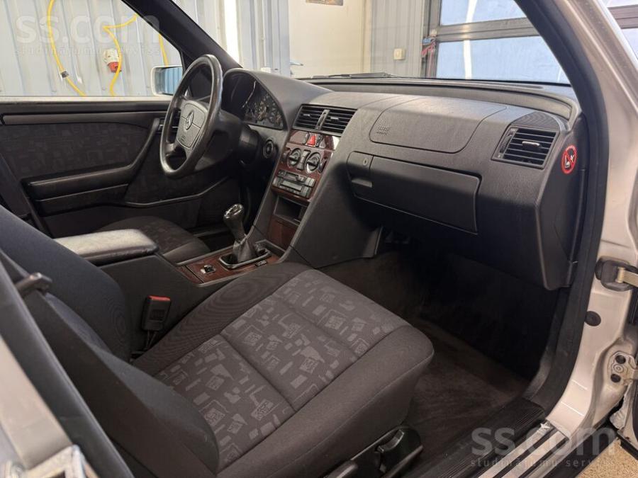 Mercedes-Benz C 200 1996 Rīga, ar dzinēja tilpumu 2.00 L un nobraukumu 165 tūkst. km par 7800 €, foto 23 vietnē AUTOMOTO.COM.LV