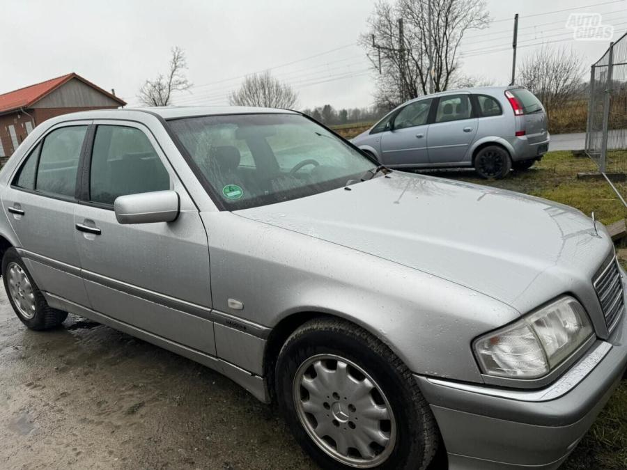 Mercedes-Benz C 200 1998 Marijampole, ar dzinēja tilpumu 2.40 L un nobraukumu 190 tūkst. km par 2999 €, foto 8 vietnē AUTOMOTO.COM.LV