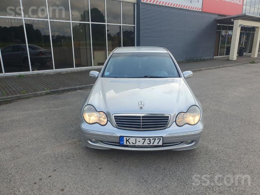 Mercedes-Benz C 200 2002 in Jekabpils, with an engine capacity of 2.00 L and mileage of 269 thousand km for 5490 €, photo 2 on AUTOMOTO.COM.LV