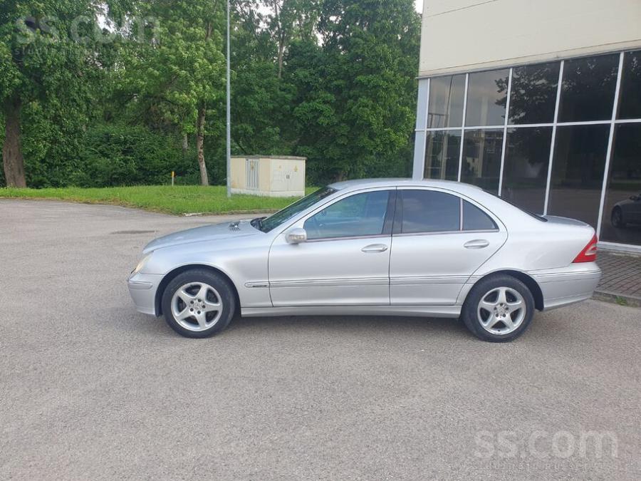 Mercedes-Benz C 200 2002 in Jekabpils, with an engine capacity of 2.00 L and mileage of 269 thousand km for 5490 €, photo 4 on AUTOMOTO.COM.LV
