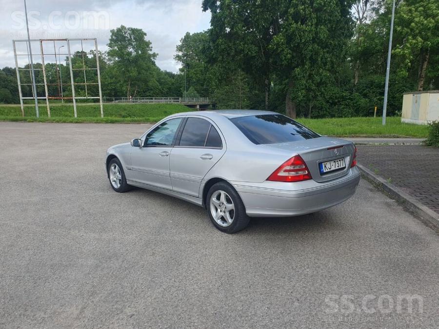 Mercedes-Benz C 200 2002 in Jekabpils, with an engine capacity of 2.00 L and mileage of 269 thousand km for 5490 €, photo 6 on AUTOMOTO.COM.LV