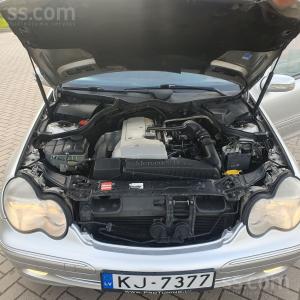 Mercedes-Benz C 200 2002 in Jekabpils, with an engine capacity of 2.00 L and mileage of 269 thousand km for 5490 €, photo 8 on AUTOMOTO.COM.LV