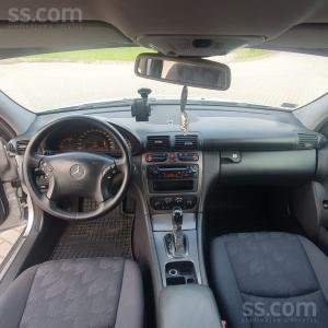 Mercedes-Benz C 200 2002 in Jekabpils, with an engine capacity of 2.00 L and mileage of 269 thousand km for 5490 €, photo 11 on AUTOMOTO.COM.LV