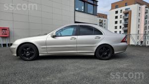 Mercedes-Benz C 200 2002 Rīga, ar dzinēja tilpumu 2.00 L un nobraukumu 231 tūkst. km par 1900 €, foto 1 vietnē AUTOMOTO.COM.LV