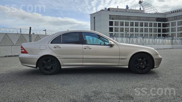 Mercedes-Benz C 200 2002 Rīga, ar dzinēja tilpumu 2.00 L un nobraukumu 231 tūkst. km par 1900 €, foto 2 vietnē AUTOMOTO.COM.LV
