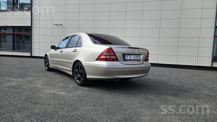 Mercedes-Benz C 200 2002 Rīga, ar dzinēja tilpumu 2.00 L un nobraukumu 231 tūkst. km par 1900 €, foto 4 vietnē AUTOMOTO.COM.LV