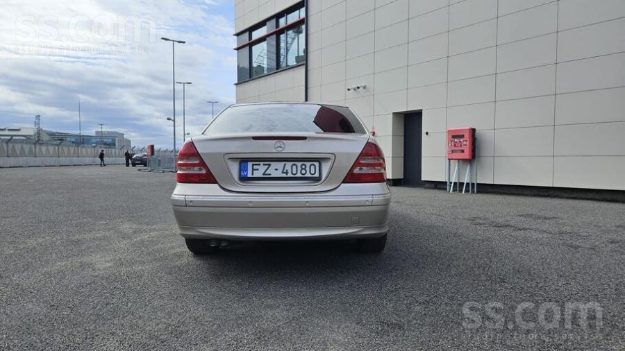 Mercedes-Benz C 200 2002 Rīga, ar dzinēja tilpumu 2.00 L un nobraukumu 231 tūkst. km par 1900 €, foto 5 vietnē AUTOMOTO.COM.LV