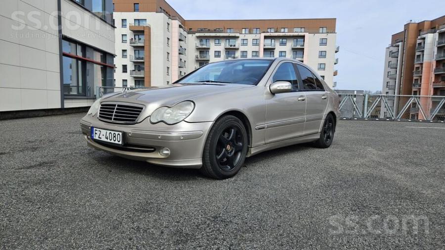 Mercedes-Benz C 200 2002 Rīga, ar dzinēja tilpumu 2.00 L un nobraukumu 231 tūkst. km par 1900 €, foto 6 vietnē AUTOMOTO.COM.LV