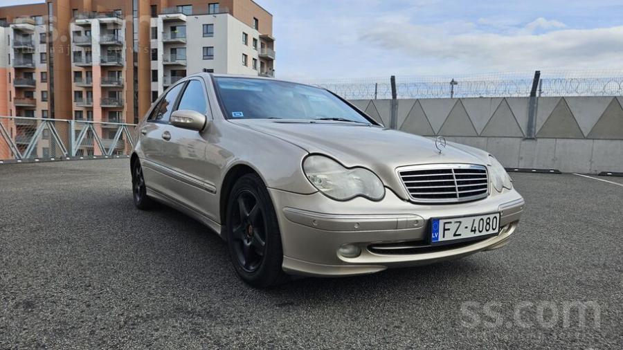 Mercedes-Benz C 200 2002 Rīga, ar dzinēja tilpumu 2.00 L un nobraukumu 231 tūkst. km par 1900 €, foto 7 vietnē AUTOMOTO.COM.LV