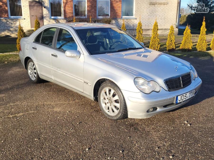 Mercedes-Benz C 200 2002 in Radviliskis, with an engine capacity of 2.10 L and mileage of 365 thousand km for 1000 €, photo 1 on AUTOMOTO.COM.LV
