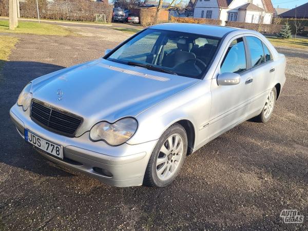 Mercedes-Benz C 200 2002 in Radviliskis, with an engine capacity of 2.10 L and mileage of 365 thousand km for 1000 €, photo 2 on AUTOMOTO.COM.LV