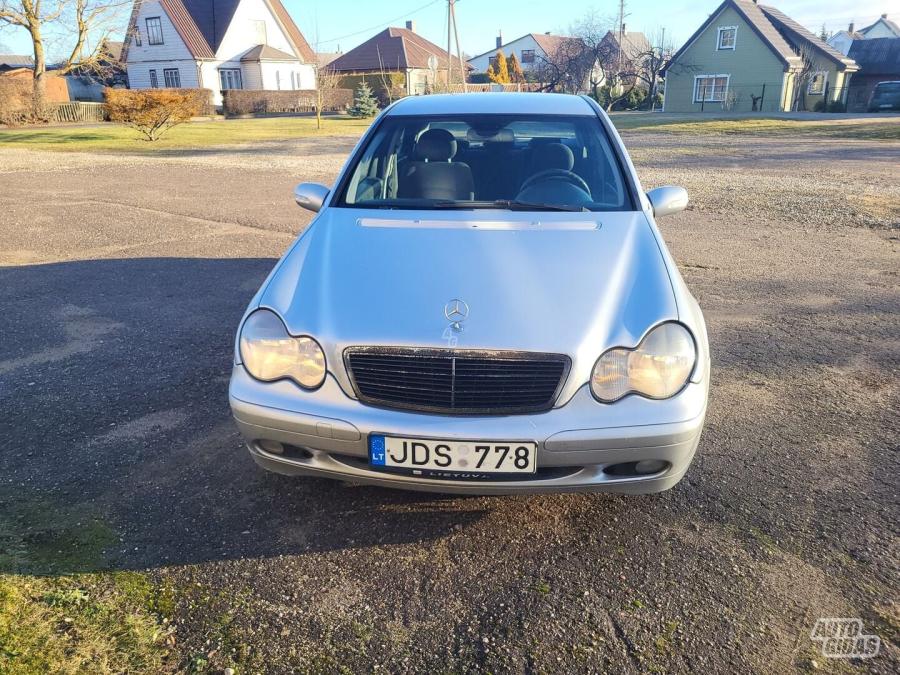 Mercedes-Benz C 200 2002 in Radviliskis, with an engine capacity of 2.10 L and mileage of 365 thousand km for 1000 €, photo 3 on AUTOMOTO.COM.LV