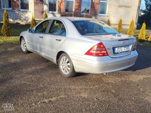 Mercedes-Benz C 200 2002 in Radviliskis, with an engine capacity of 2.10 L and mileage of 365 thousand km for 1000 €, photo 4 on AUTOMOTO.COM.LV