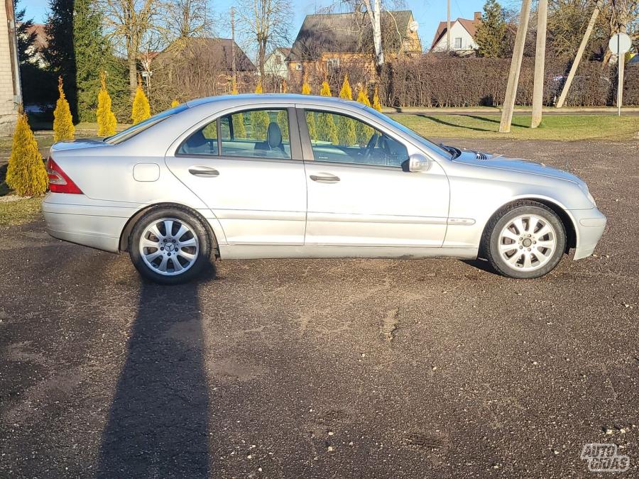 Mercedes-Benz C 200 2002 in Radviliskis, with an engine capacity of 2.10 L and mileage of 365 thousand km for 1000 €, photo 8 on AUTOMOTO.COM.LV