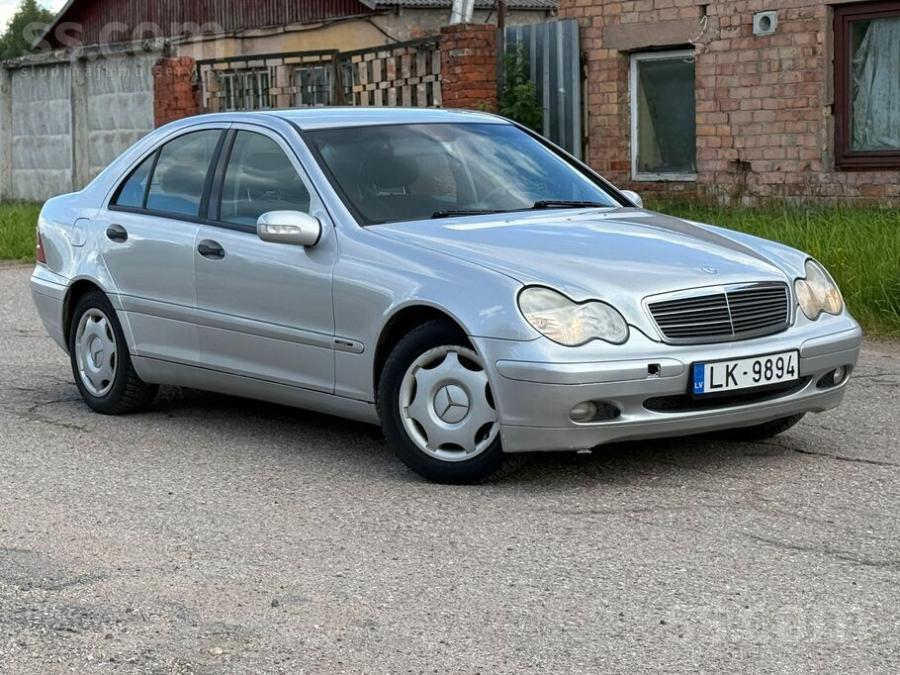 Mercedes-Benz C 200 2003 in Jelgava, with an engine capacity of 2.20 L and mileage of 380 thousand km for 1350 €, photo 2 on AUTOMOTO.COM.LV