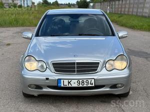 Mercedes-Benz C 200 2003 in Jelgava, with an engine capacity of 2.20 L and mileage of 380 thousand km for 1350 €, photo 3 on AUTOMOTO.COM.LV