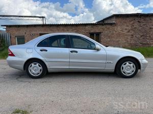 Mercedes-Benz C 200 2003 in Jelgava, with an engine capacity of 2.20 L and mileage of 380 thousand km for 1350 €, photo 4 on AUTOMOTO.COM.LV