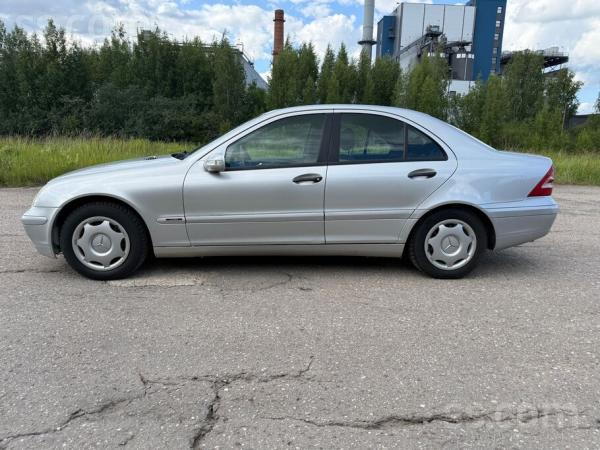 Mercedes-Benz C 200 2003 in Jelgava, with an engine capacity of 2.20 L and mileage of 380 thousand km for 1350 €, photo 5 on AUTOMOTO.COM.LV