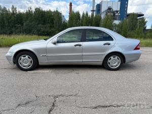 Mercedes-Benz C 200 2003 in Jelgava, with an engine capacity of 2.20 L and mileage of 380 thousand km for 1350 €, photo 5 on AUTOMOTO.COM.LV