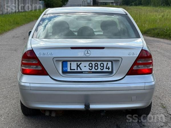 Mercedes-Benz C 200 2003 in Jelgava, with an engine capacity of 2.20 L and mileage of 380 thousand km for 1350 €, photo 7 on AUTOMOTO.COM.LV