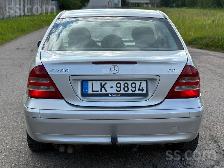 Mercedes-Benz C 200 2003 in Jelgava, with an engine capacity of 2.20 L and mileage of 380 thousand km for 1350 €, photo 7 on AUTOMOTO.COM.LV