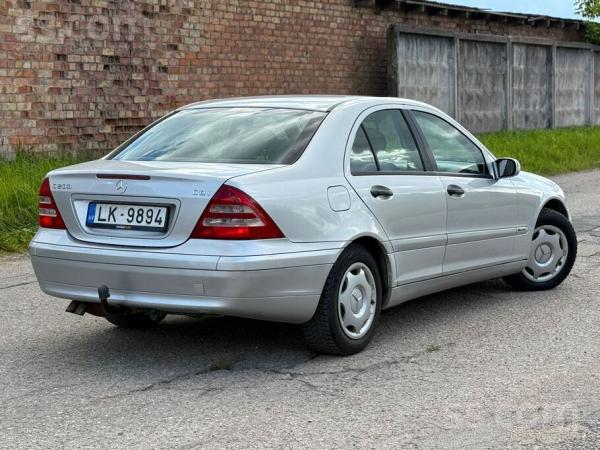 Mercedes-Benz C 200 2003 in Jelgava, with an engine capacity of 2.20 L and mileage of 380 thousand km for 1350 €, photo 8 on AUTOMOTO.COM.LV