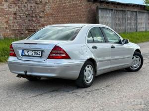 Mercedes-Benz C 200 2003 in Jelgava, with an engine capacity of 2.20 L and mileage of 380 thousand km for 1350 €, photo 8 on AUTOMOTO.COM.LV