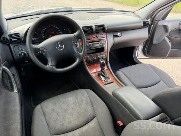 Mercedes-Benz C 200 2003 in Jelgava, with an engine capacity of 2.20 L and mileage of 380 thousand km for 1350 €, photo 9 on AUTOMOTO.COM.LV