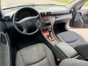 Mercedes-Benz C 200 2003 in Jelgava, with an engine capacity of 2.20 L and mileage of 380 thousand km for 1350 €, photo 9 on AUTOMOTO.COM.LV