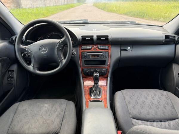 Mercedes-Benz C 200 2003 in Jelgava, with an engine capacity of 2.20 L and mileage of 380 thousand km for 1350 €, photo 10 on AUTOMOTO.COM.LV