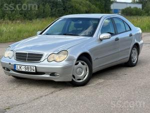 Mercedes-Benz C 200 2003 in Jelgava, with an engine capacity of 2.20 L and mileage of 380 thousand km for 1350 €, photo 17 on AUTOMOTO.COM.LV
