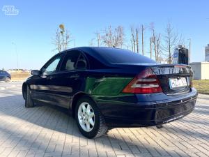 Mercedes-Benz C 200 2003 Kauņa, ar dzinēja tilpumu 2.10 L un nobraukumu 300 tūkst. km par 1299 €, foto  vietnē AUTOMOTO.COM.LV