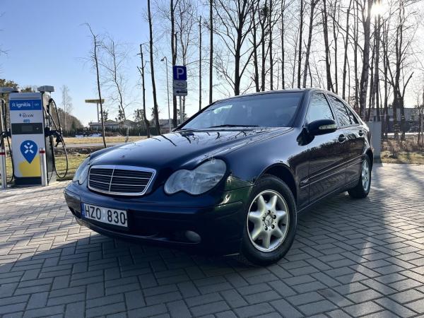 Mercedes-Benz C 200 2003 Kauņa, ar dzinēja tilpumu 2.10 L un nobraukumu 300 tūkst. km par 1299 €, foto 2 vietnē AUTOMOTO.COM.LV
