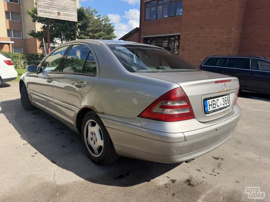 Mercedes-Benz C 200 2003 Kauņa, ar dzinēja tilpumu 2.00 L un nobraukumu 188 tūkst. km par 950 €, foto 4 vietnē AUTOMOTO.COM.LV