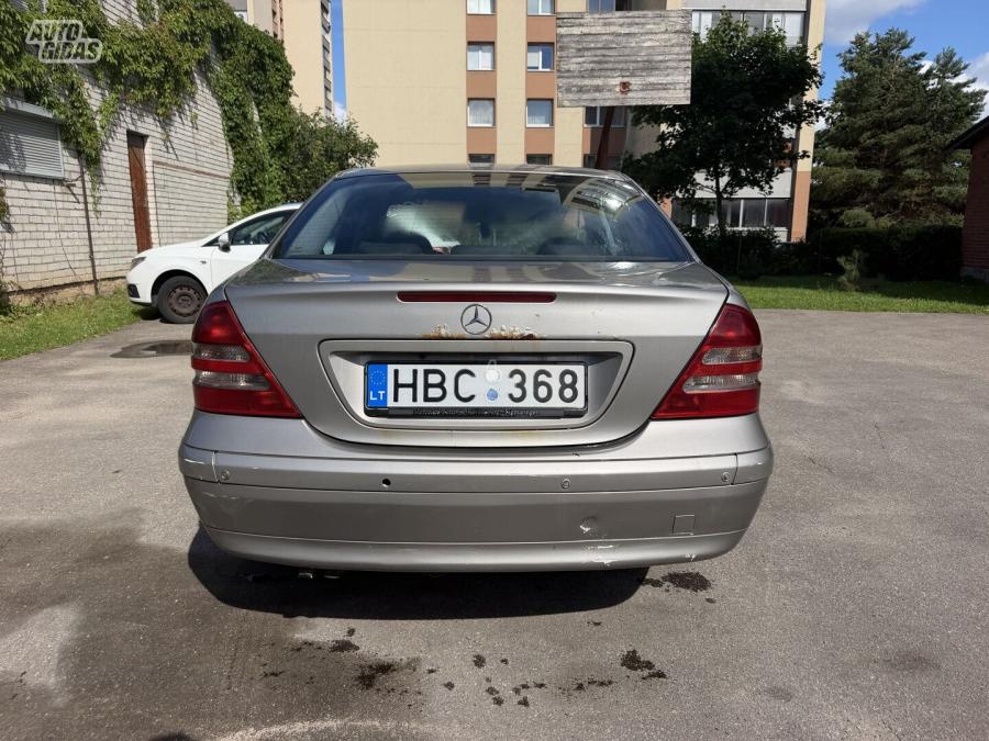 Mercedes-Benz C 200 2003 Kauņa, ar dzinēja tilpumu 2.00 L un nobraukumu 188 tūkst. km par 950 €, foto 5 vietnē AUTOMOTO.COM.LV