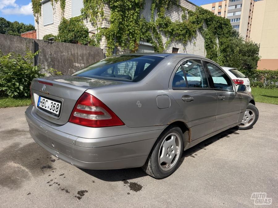 Mercedes-Benz C 200 2003 Kauņa, ar dzinēja tilpumu 2.00 L un nobraukumu 188 tūkst. km par 950 €, foto 6 vietnē AUTOMOTO.COM.LV