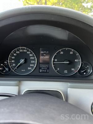 Mercedes-Benz C 200 2004 Rīga, ar dzinēja tilpumu 2.20 L un nobraukumu 296 tūkst. km par 1699 €, foto 5 vietnē AUTOMOTO.COM.LV