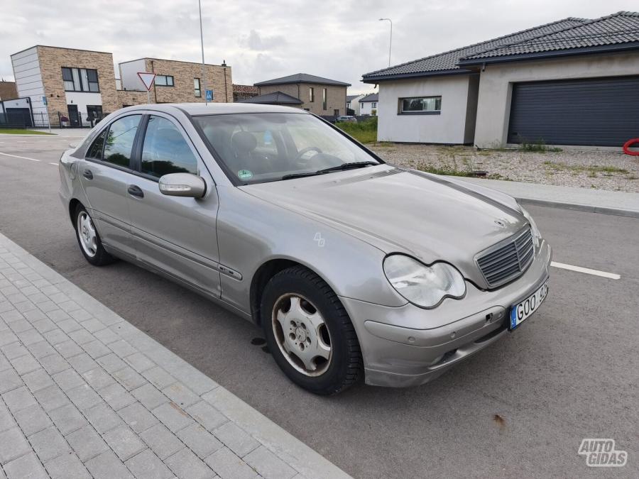 Mercedes-Benz C 200 2004 Klaipėda, ar dzinēja tilpumu 1.80 L un nobraukumu 169 tūkst. km par 1200 €, foto 3 vietnē AUTOMOTO.COM.LV