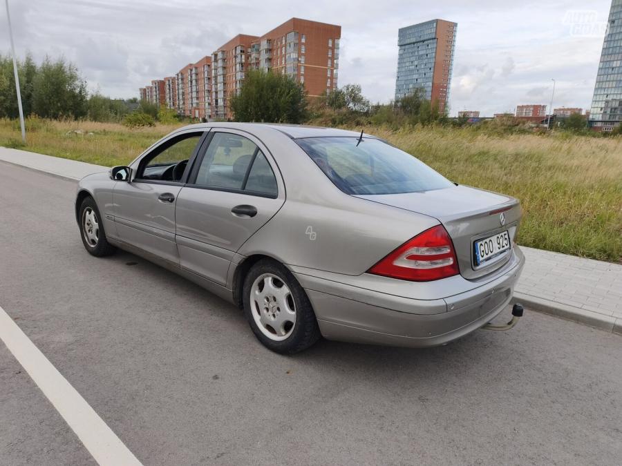 Mercedes-Benz C 200 2004 Klaipėda, ar dzinēja tilpumu 1.80 L un nobraukumu 169 tūkst. km par 1200 €, foto 4 vietnē AUTOMOTO.COM.LV