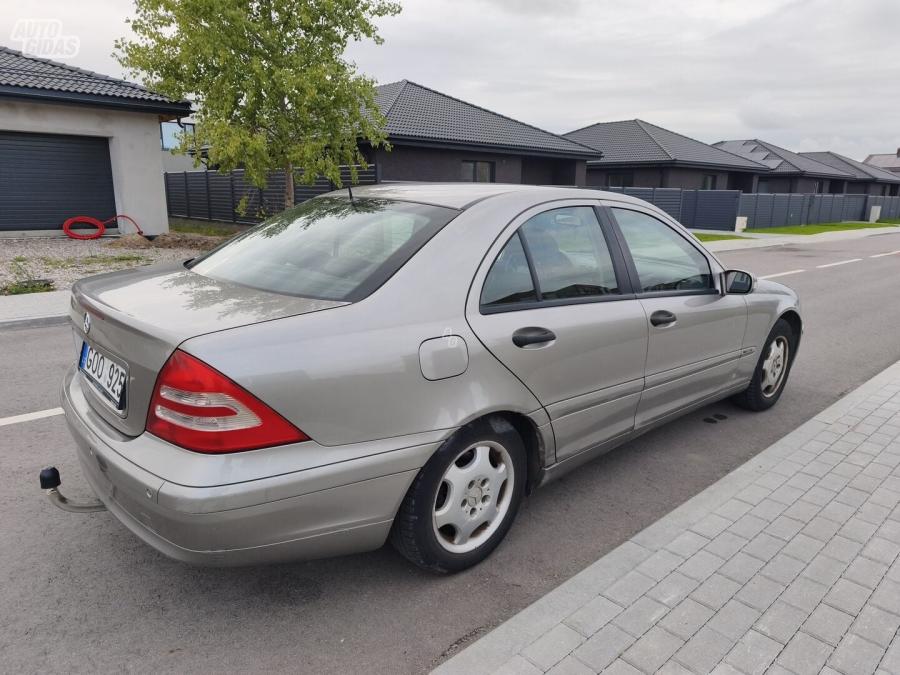 Mercedes-Benz C 200 2004 Klaipėda, ar dzinēja tilpumu 1.80 L un nobraukumu 169 tūkst. km par 1200 €, foto 5 vietnē AUTOMOTO.COM.LV