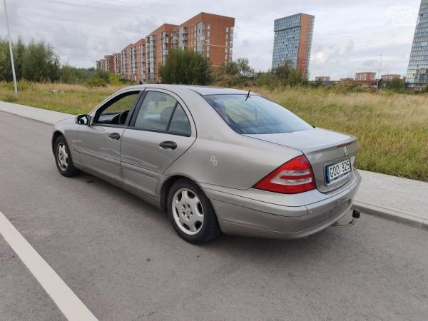 Mercedes-Benz C 200 2004 Klaipėda, ar dzinēja tilpumu 1.80 L un nobraukumu 169 tūkst. km par 1200 €, foto 4 vietnē AUTOMOTO.COM.LV