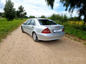 Mercedes-Benz C 200 2005 in Riga, with an engine capacity of 2.20 L and mileage of 374 thousand km for 1050 €, photo 3 on AUTOMOTO.COM.LV