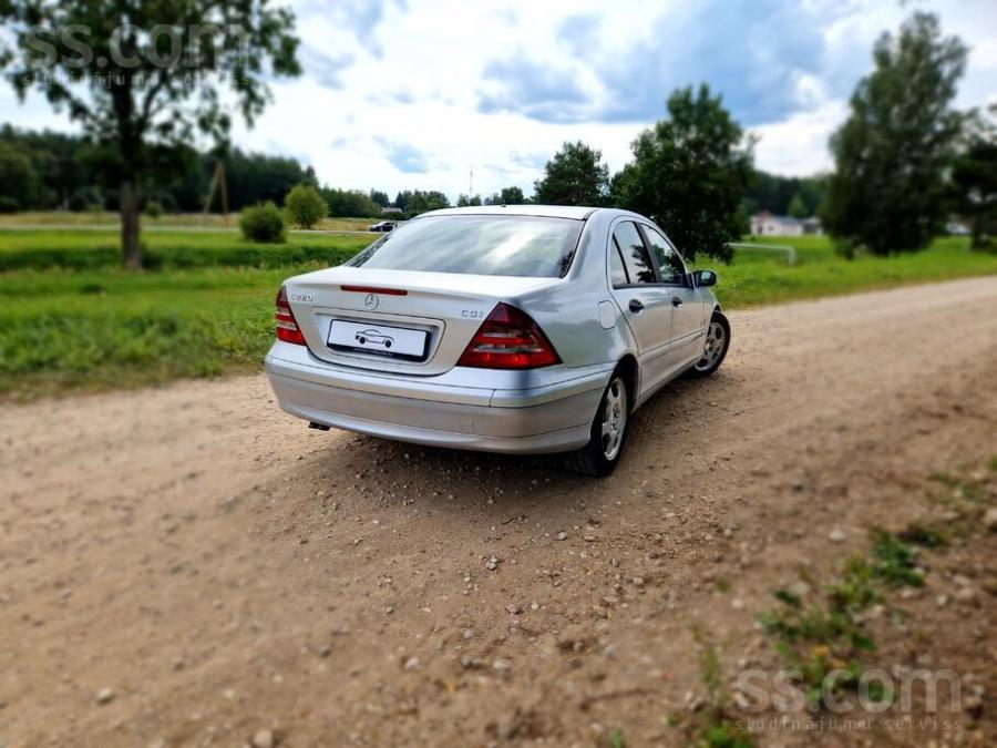 Mercedes-Benz C 200 2005 in Riga, with an engine capacity of 2.20 L and mileage of 374 thousand km for 1050 €, photo 4 on AUTOMOTO.COM.LV