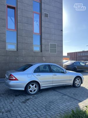 Mercedes-Benz C 200 2005 Klaipėda, ar dzinēja tilpumu 2.10 L un nobraukumu 510 tūkst. km par 1250 €, foto 4 vietnē AUTOMOTO.COM.LV