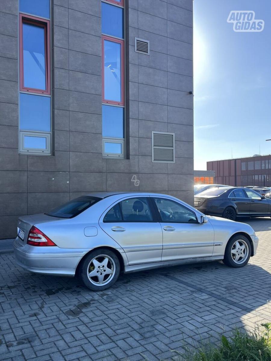 Mercedes-Benz C 200 2005 Klaipėda, ar dzinēja tilpumu 2.10 L un nobraukumu 510 tūkst. km par 1250 €, foto 4 vietnē AUTOMOTO.COM.LV
