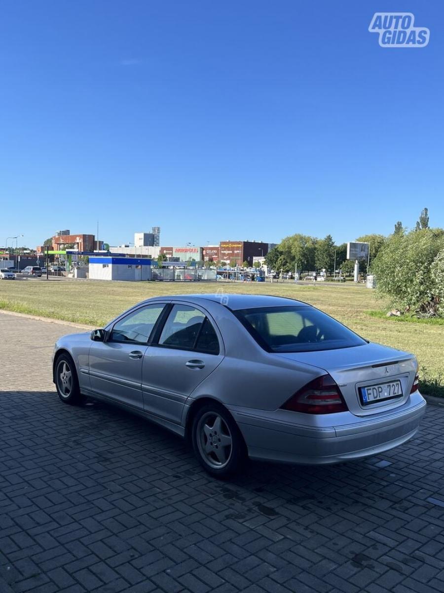 Mercedes-Benz C 200 2005 Klaipėda, ar dzinēja tilpumu 2.10 L un nobraukumu 510 tūkst. km par 1250 €, foto 5 vietnē AUTOMOTO.COM.LV