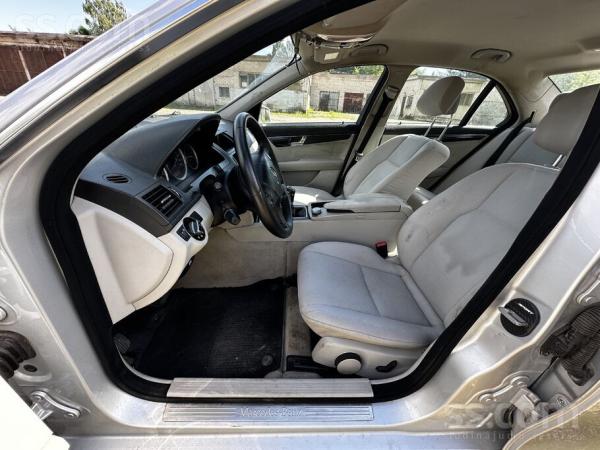Mercedes-Benz C 200 2008 in Daugavpils, with an engine capacity of 2.10 L and mileage of 171 thousand km for 3350 €, photo 9 on AUTOMOTO.COM.LV