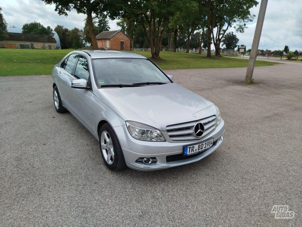 Mercedes-Benz C 200 2009 in Vilkaviskis, with an engine capacity of 2.00 L and mileage of 287 thousand km for 4000 €, photo 3 on AUTOMOTO.COM.LV