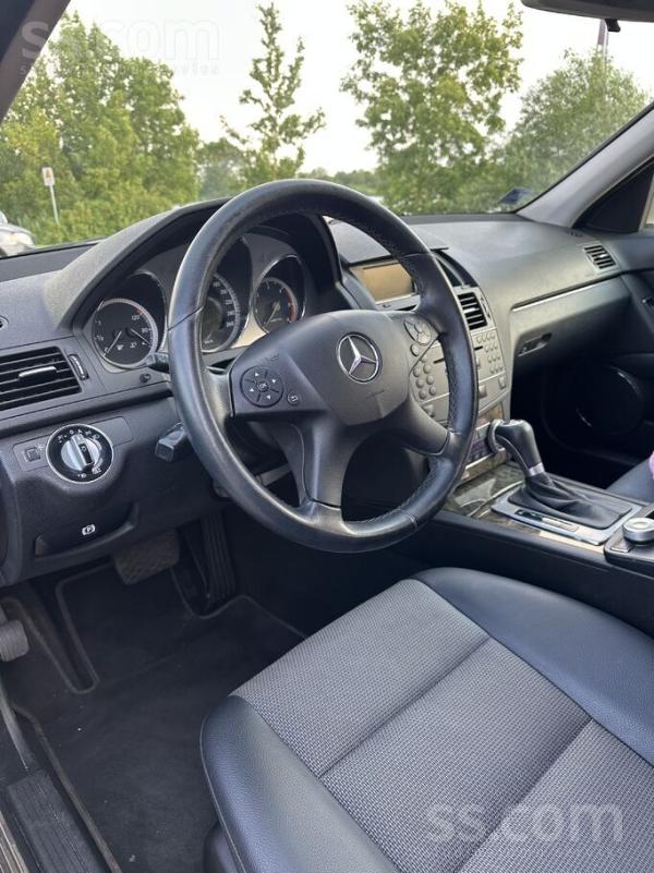 Mercedes-Benz C 200 2010 in Riga, with an engine capacity of 2.00 L and mileage of 251 thousand km for 5900 €, photo 6 on AUTOMOTO.COM.LV